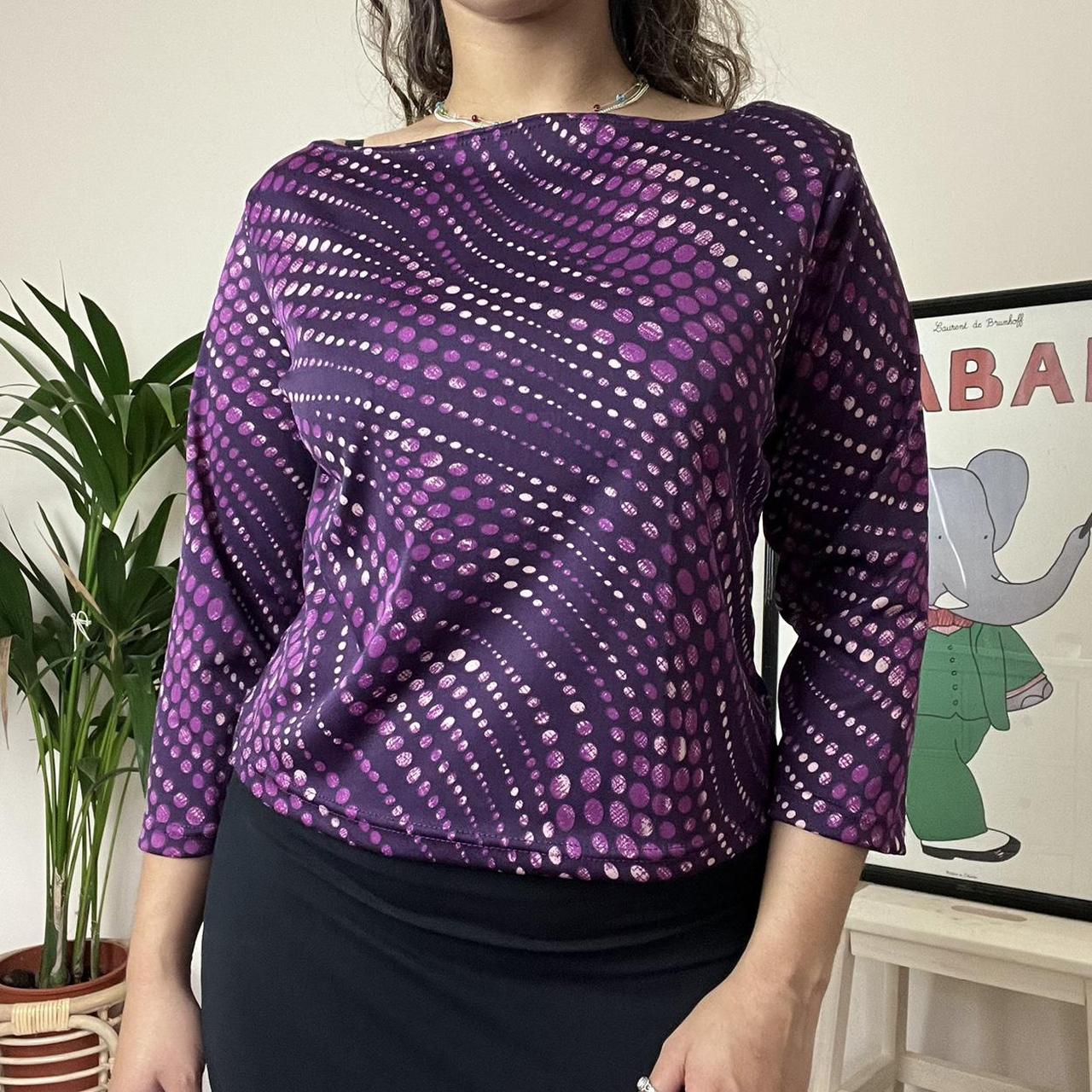 Vintage early 2000s circle print 3/4 sleeved top.... - Depop