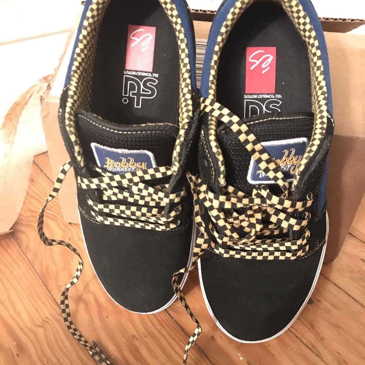 #Es Bobby Worrest First Blood shoe. Pretty much new... - Depop