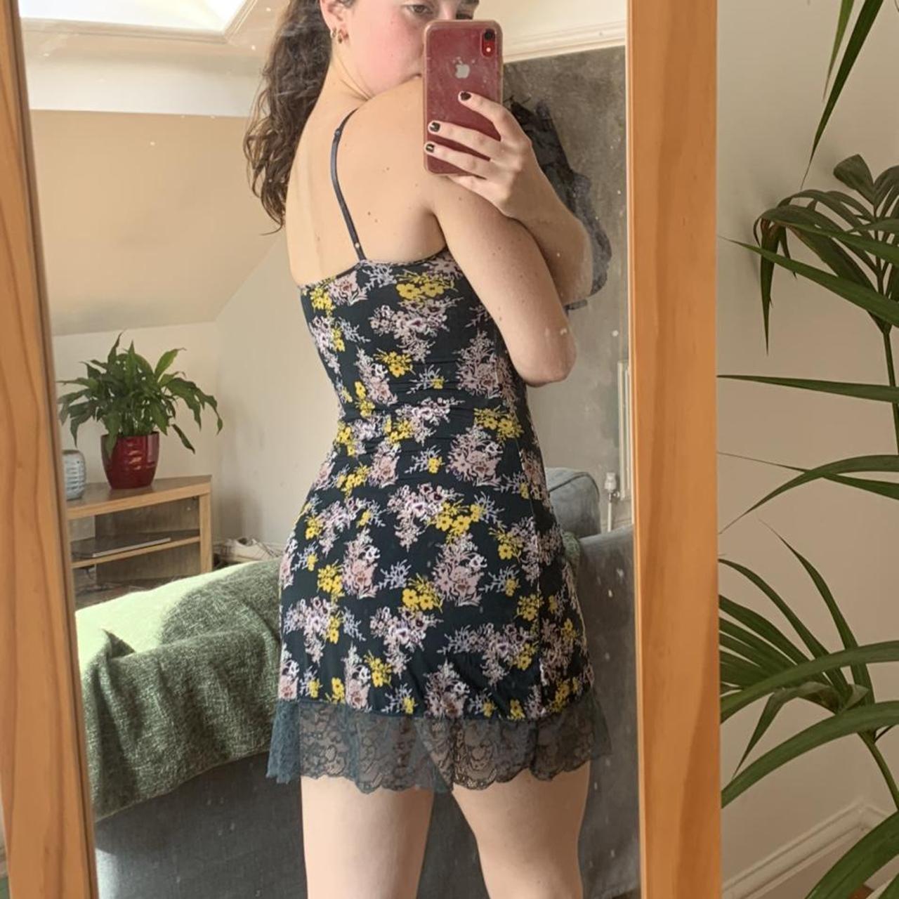The cutest most flattering mini floral dress/nightie... - Depop