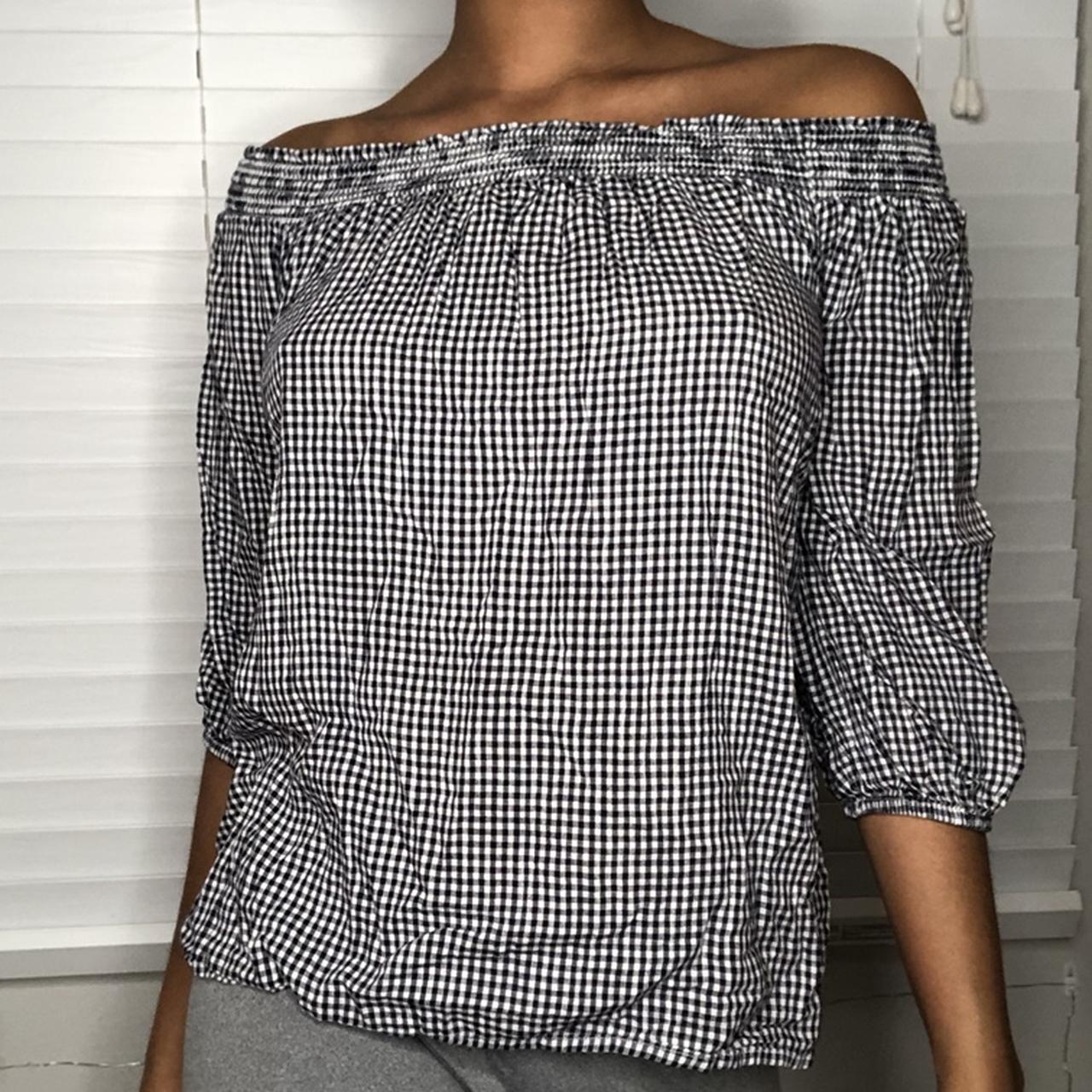 Old Navy off the shoulder gingham top. Super cute... - Depop