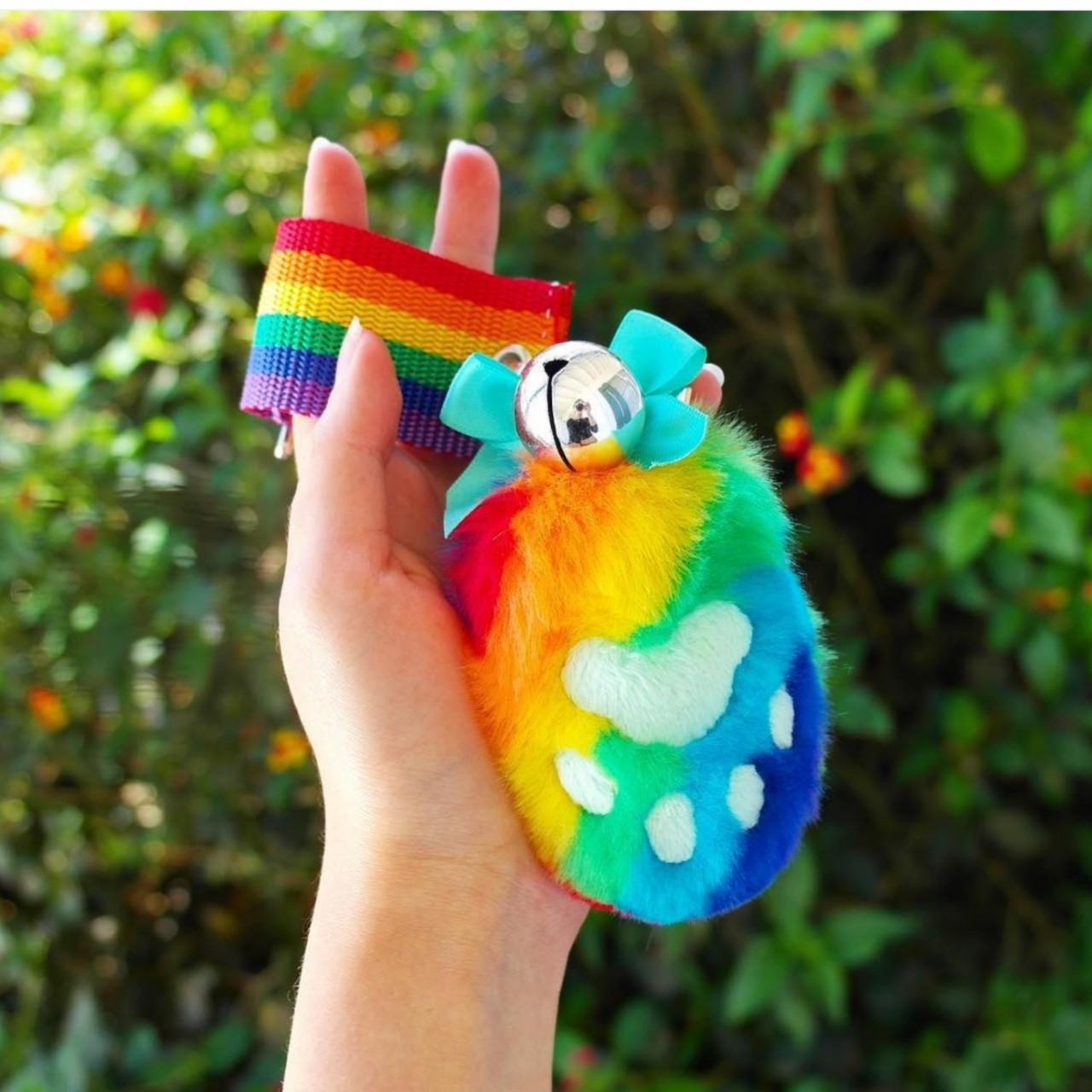 ISO toebeans, naturals or colorful/rainbow,... - Depop