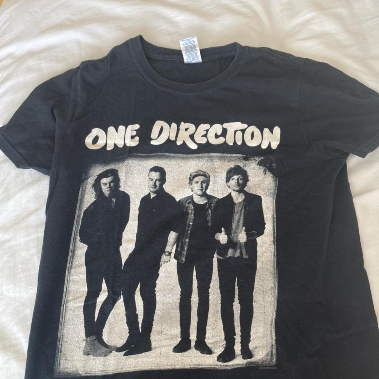 one direction tour shirt size small #onedirection... - Depop
