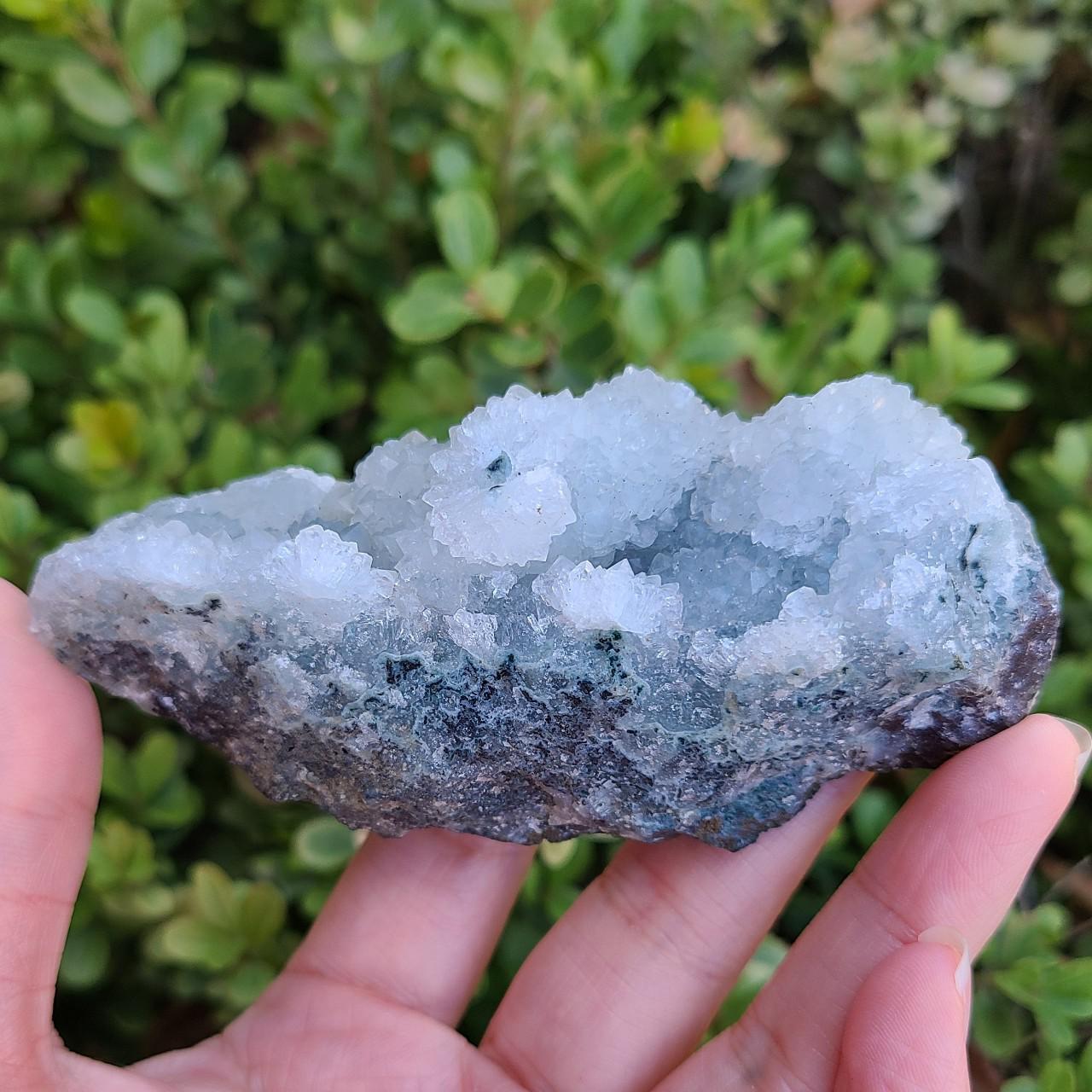 Beautiful white and grey/blue zeolite crystal... - Depop