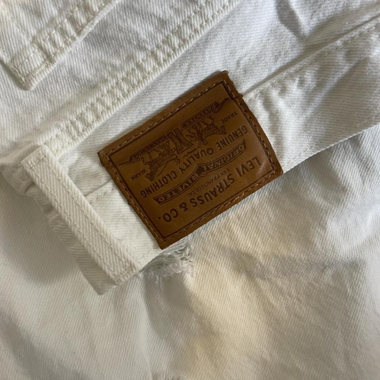 Levi’s straight leg white jeans super flattering on... - Depop