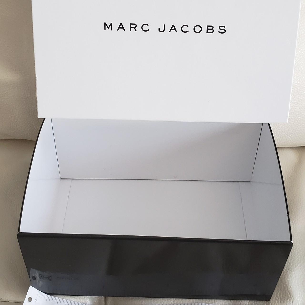 Marc jacobs box - Depop