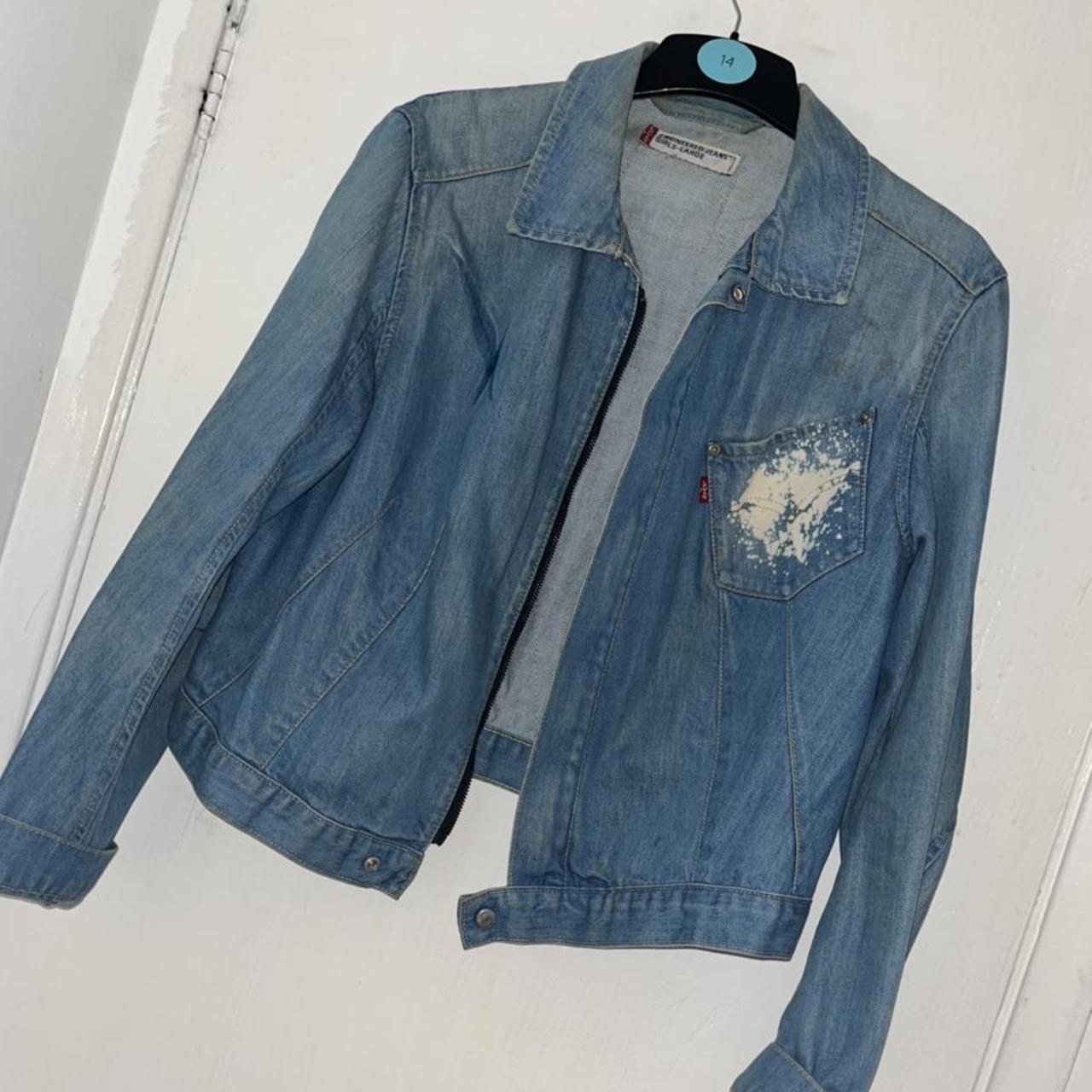 Vintage Levis jacket. Mark on shoulder which will... - Depop