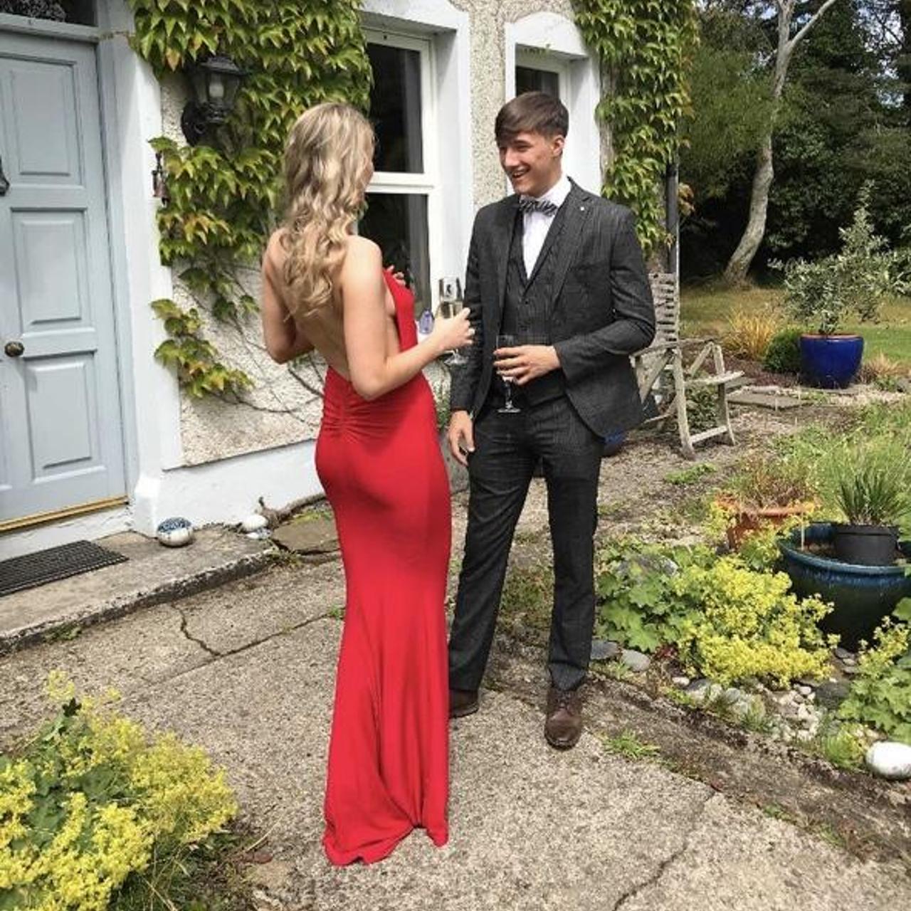 Red Shari Benjamin maxi dress Ideal for debs / prom... - Depop