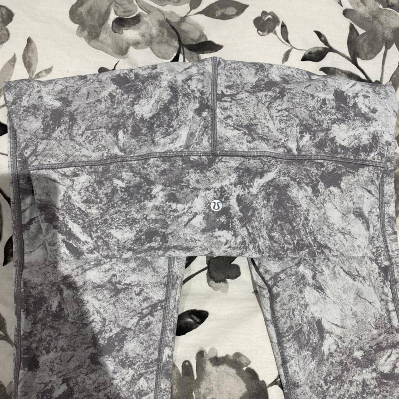 Lululemon Women's Leggings | Depop