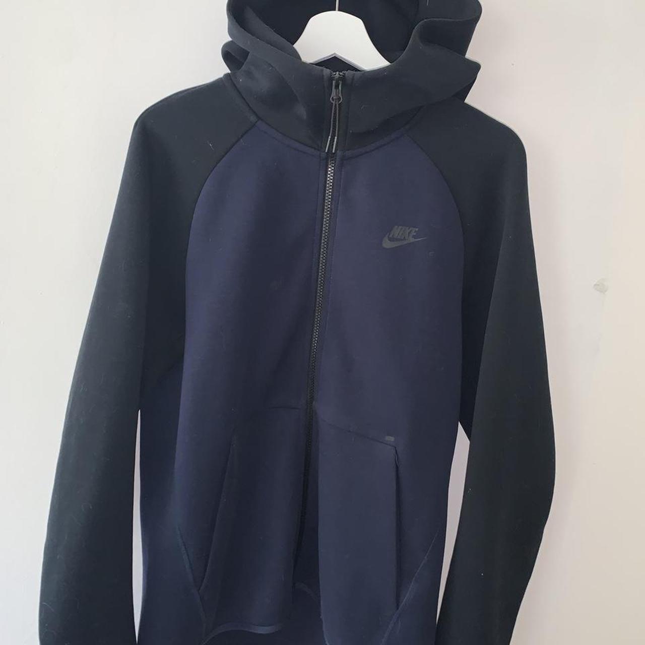 OLD SEASON NIKE TECH FLEECE💯GREAT CONDITION⬅️... | Depop