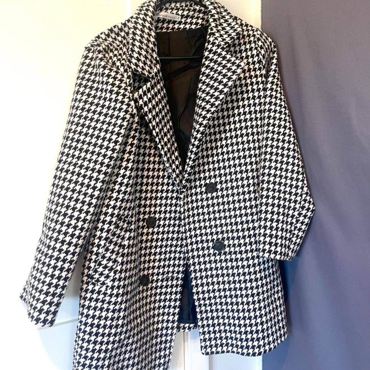 Checkered coat ! I got it from Missguided ! It’s a s/m - Depop