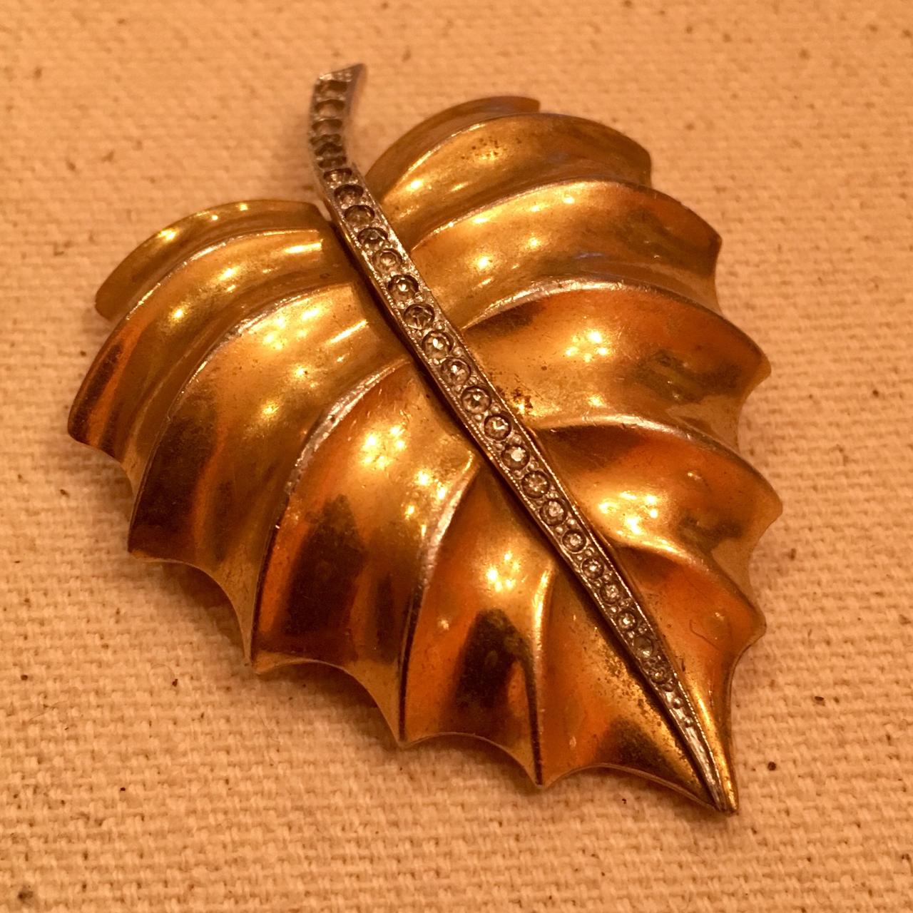 Vintage 1940s Trifari Gold Leaf Dress Clip Brooch... - Depop