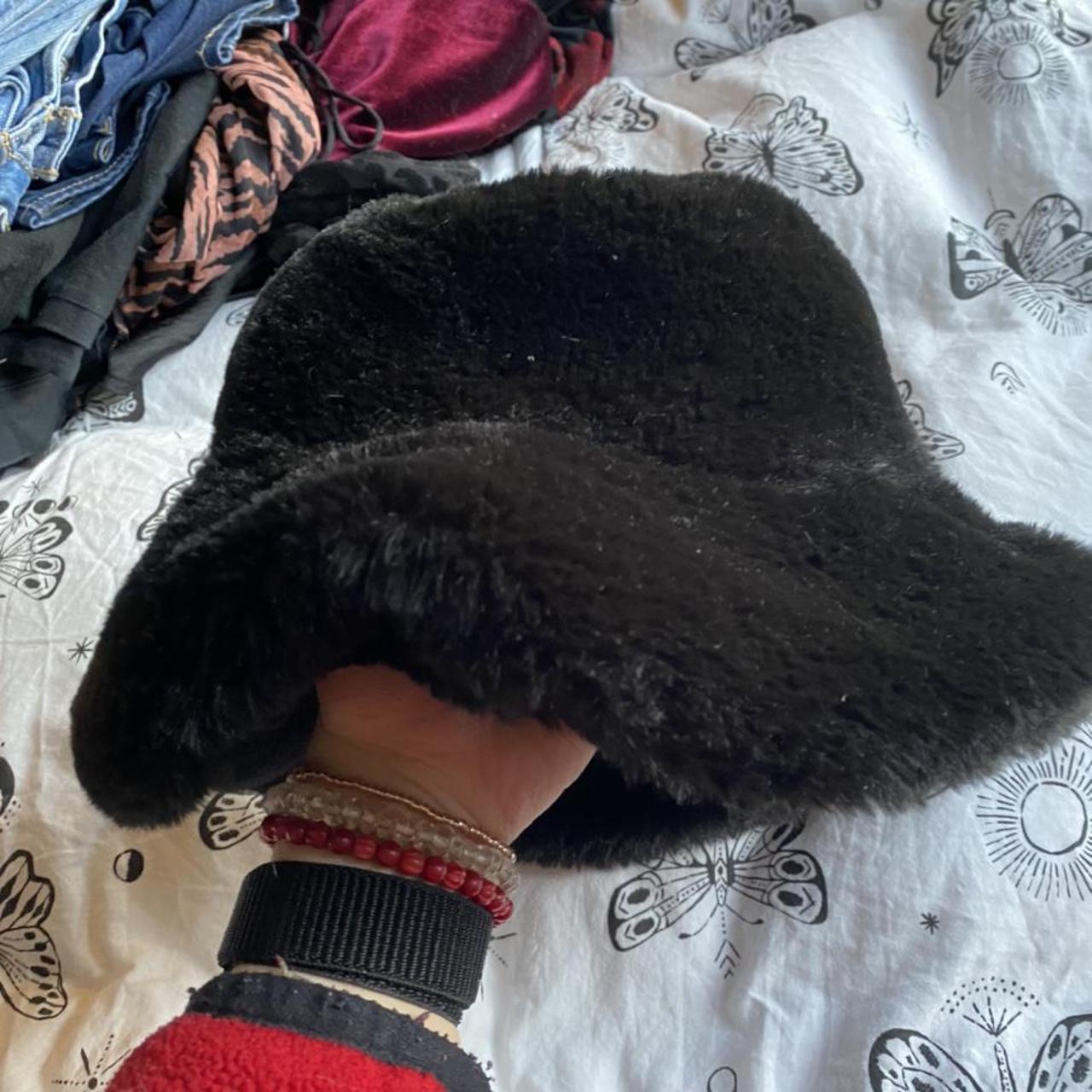 Nice fluffy 90s Y2k bucket hat Never worn apart from... | Depop