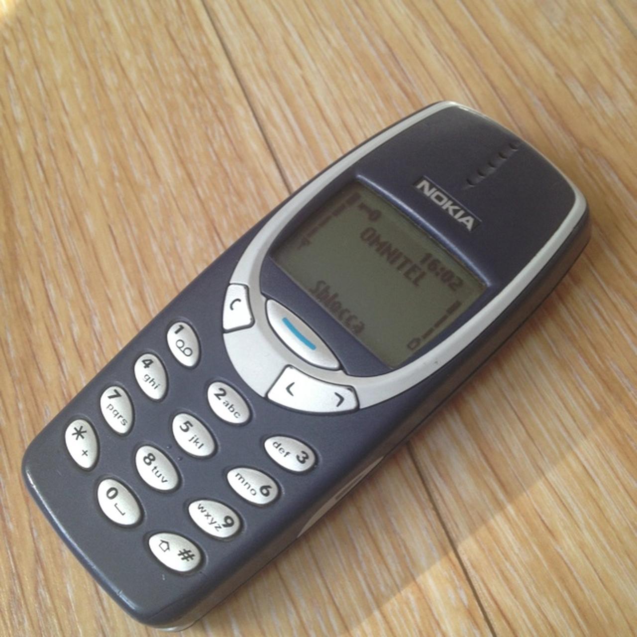 Nokia 3310 prima versione (logo OMNITEL vintage),... - Depop