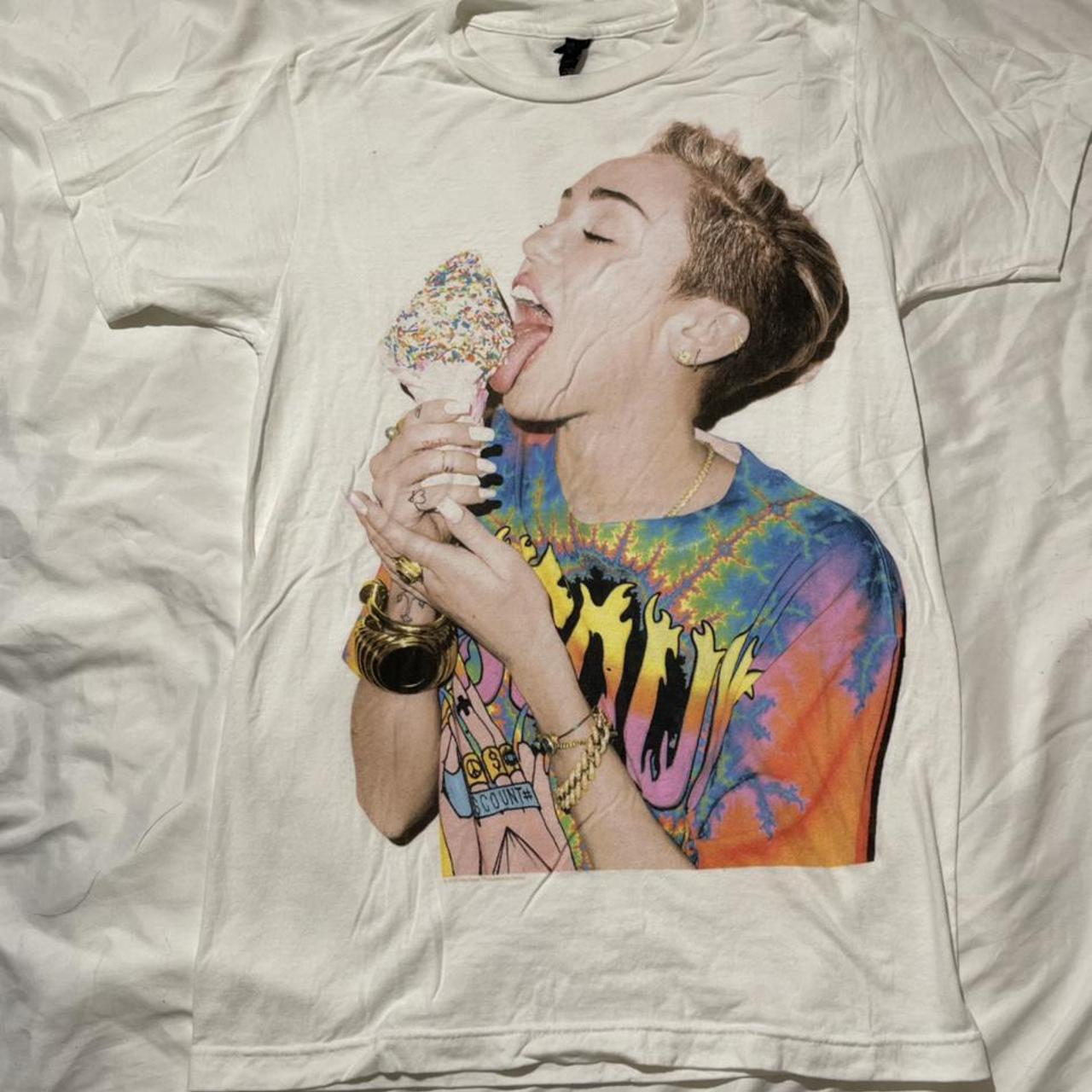 Miley Cyrus Bangerz tour shirt merch size S. great... - Depop