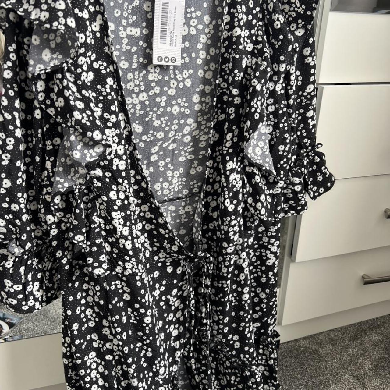 Boohoo Women's Dress | Depop