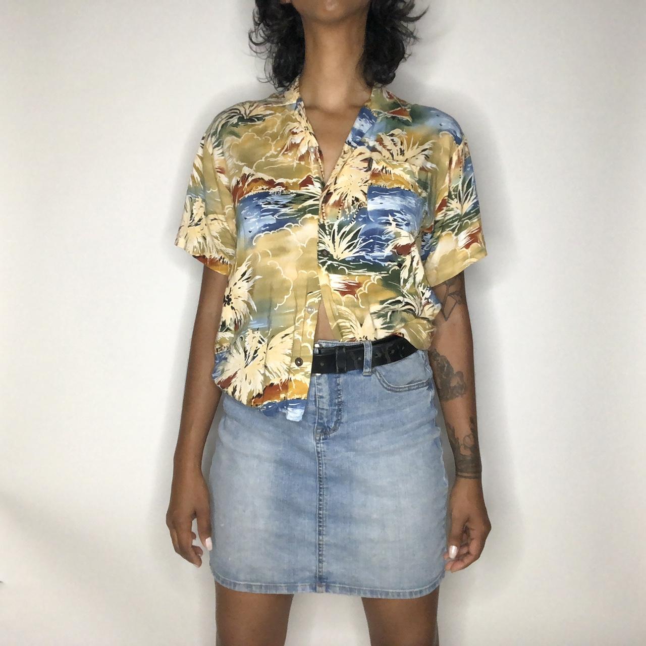 Hawaiian tropical print button up. Lovely, dreamy,... - Depop