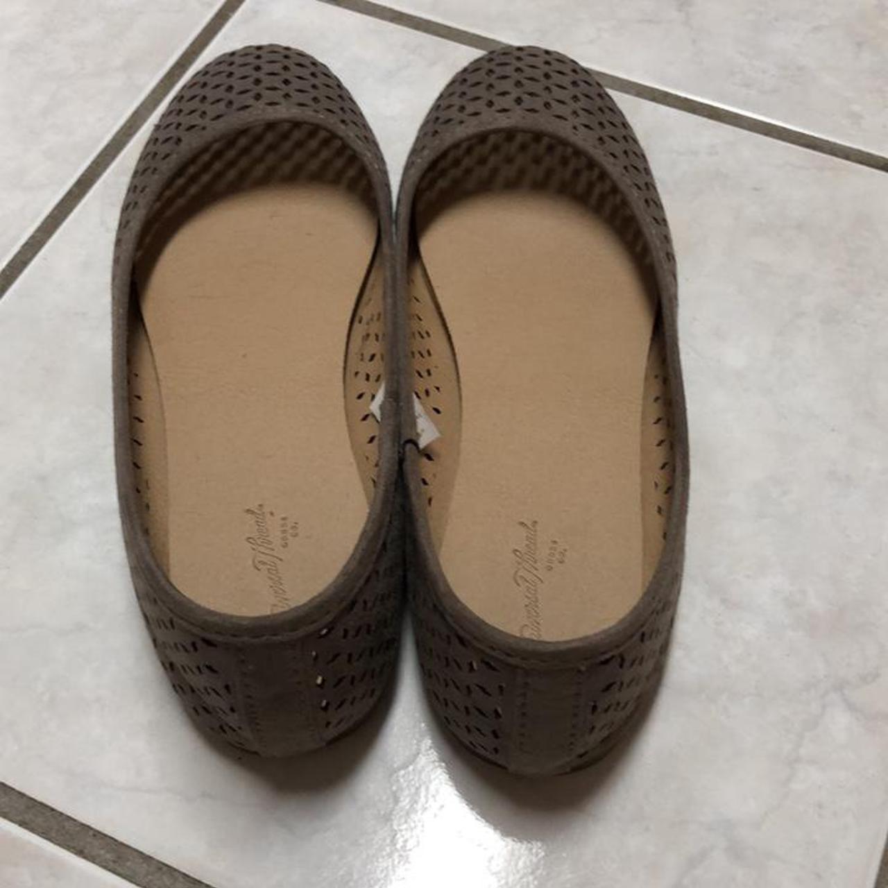 Universal Thread Women's Tan and Khaki Ballet-shoes | Depop