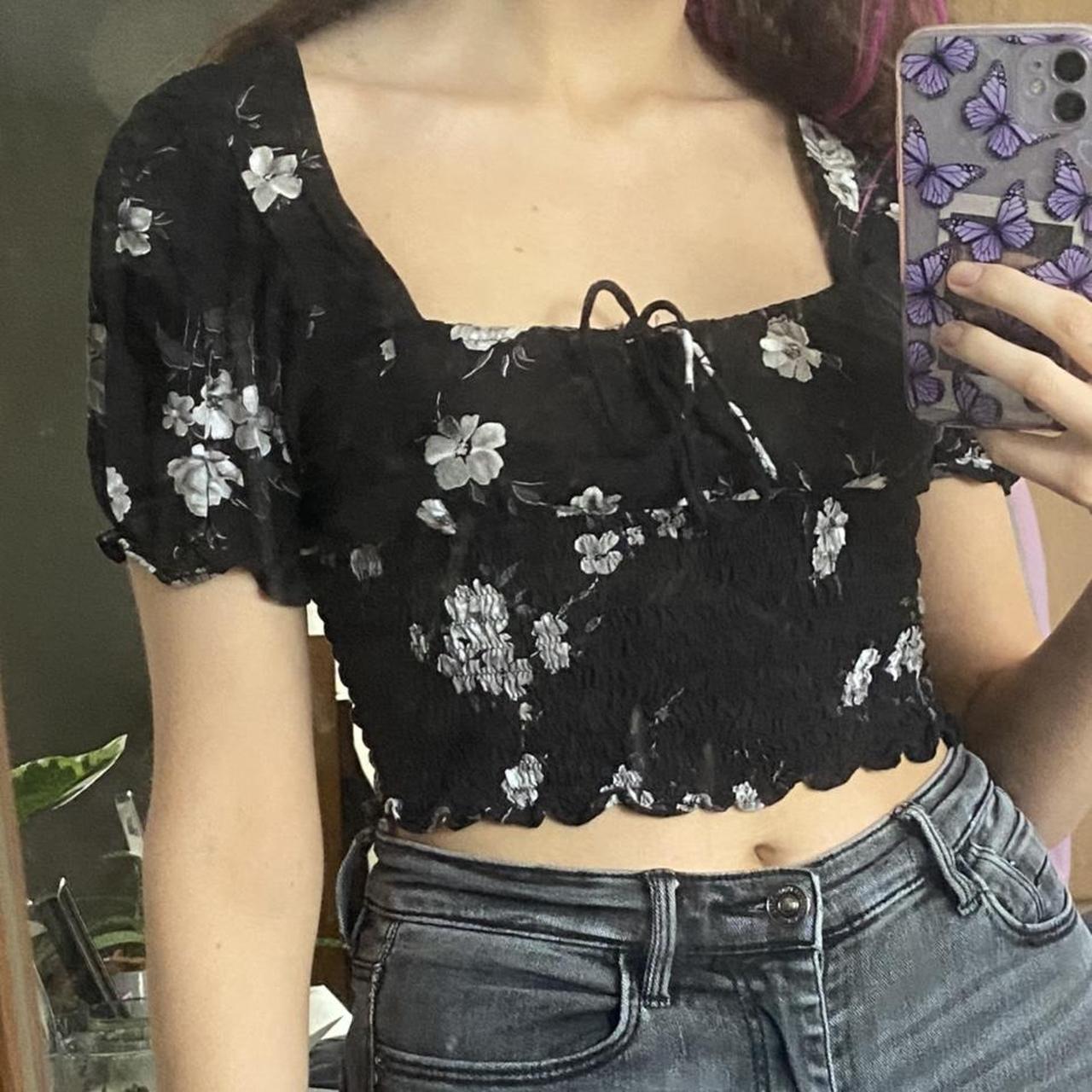 Motel rocks raquel crop top in mono flower gorgeous... - Depop