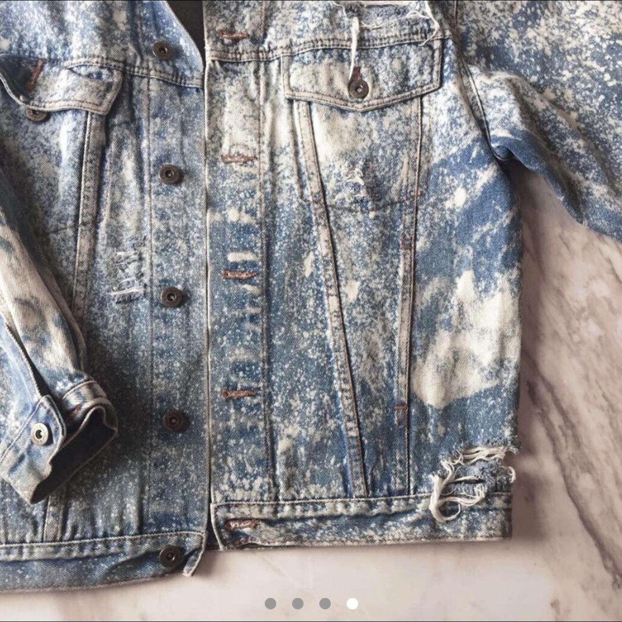 Vintage acid washed denim jacket! Fits oversized on... - Depop