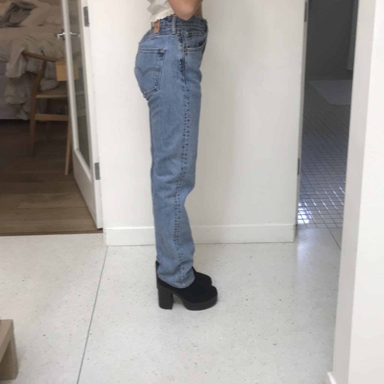 the perfect pair of levi’s !!! fits from a 24-28 - Depop