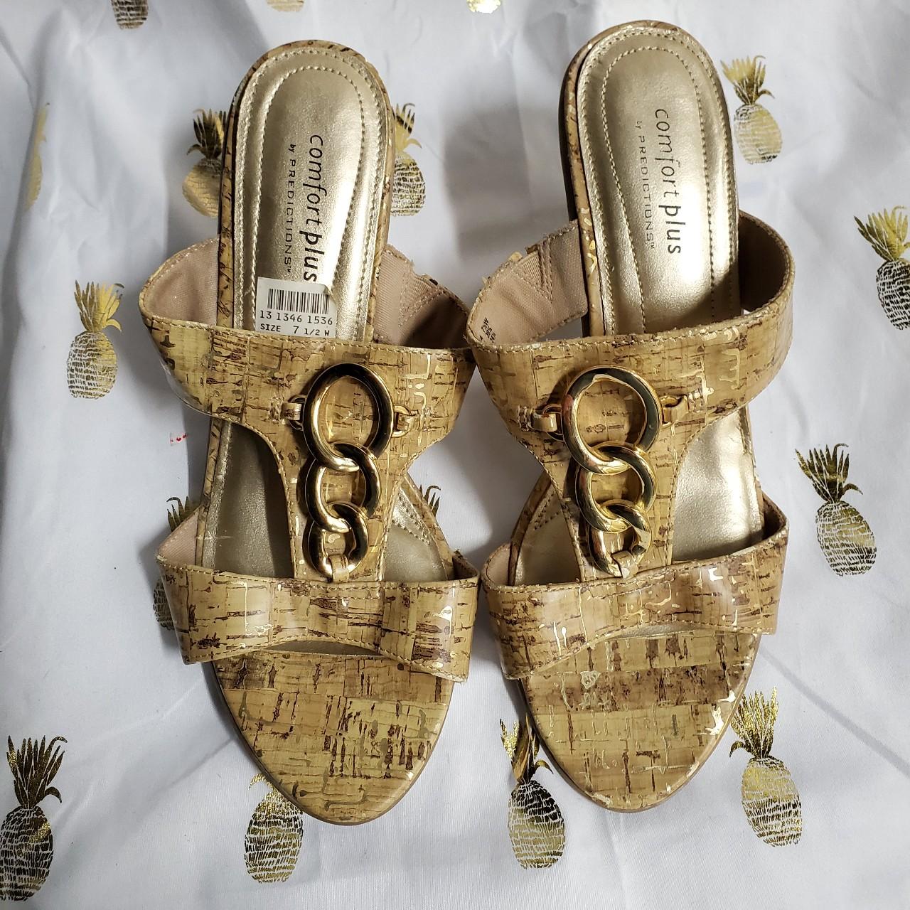 Comfort plus size 7.5 short wedge sandals like new - Depop