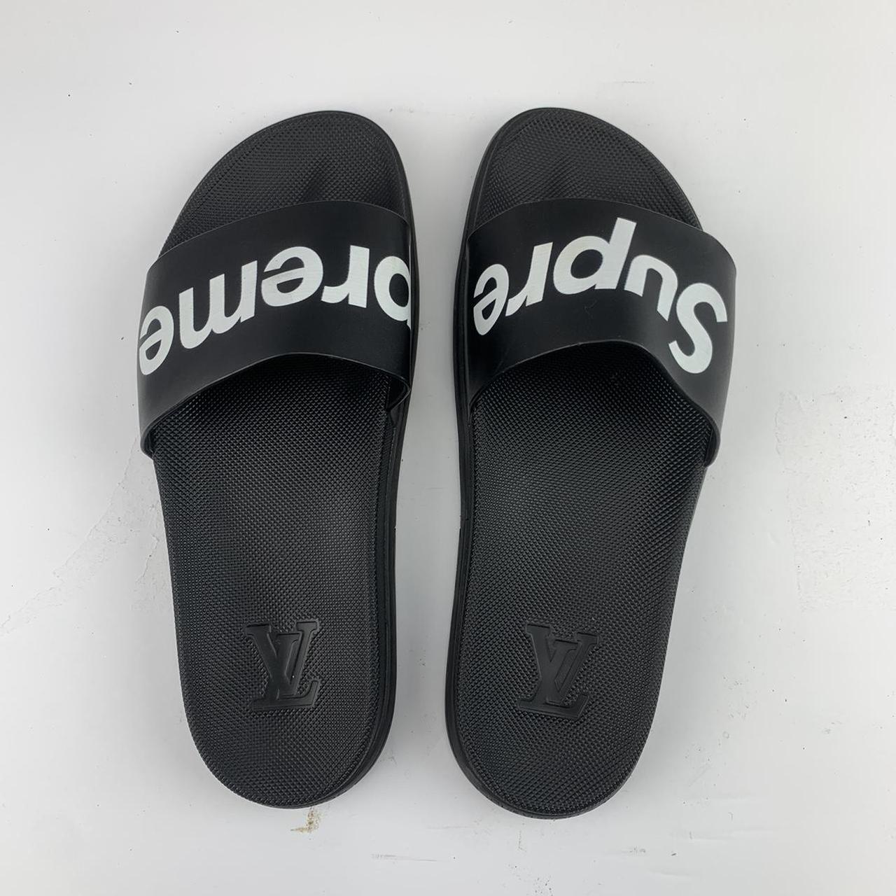 Supreme Men's Black and White Slides | Depop