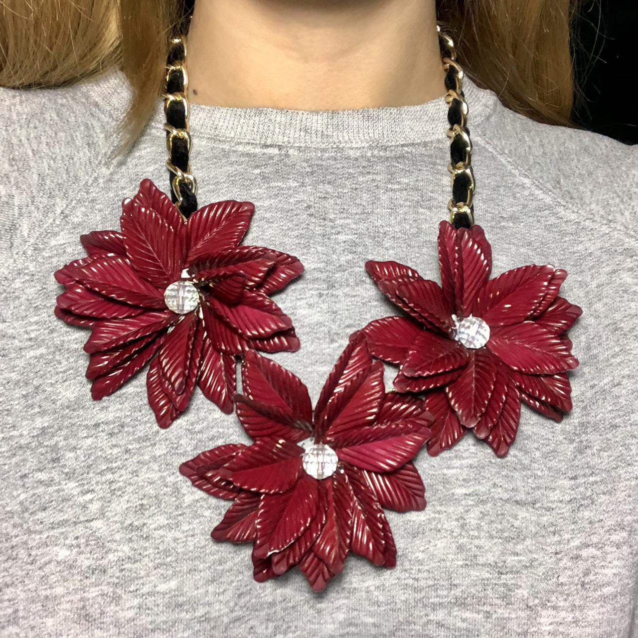 chunky flower necklace. this one’s for the ladies... - Depop