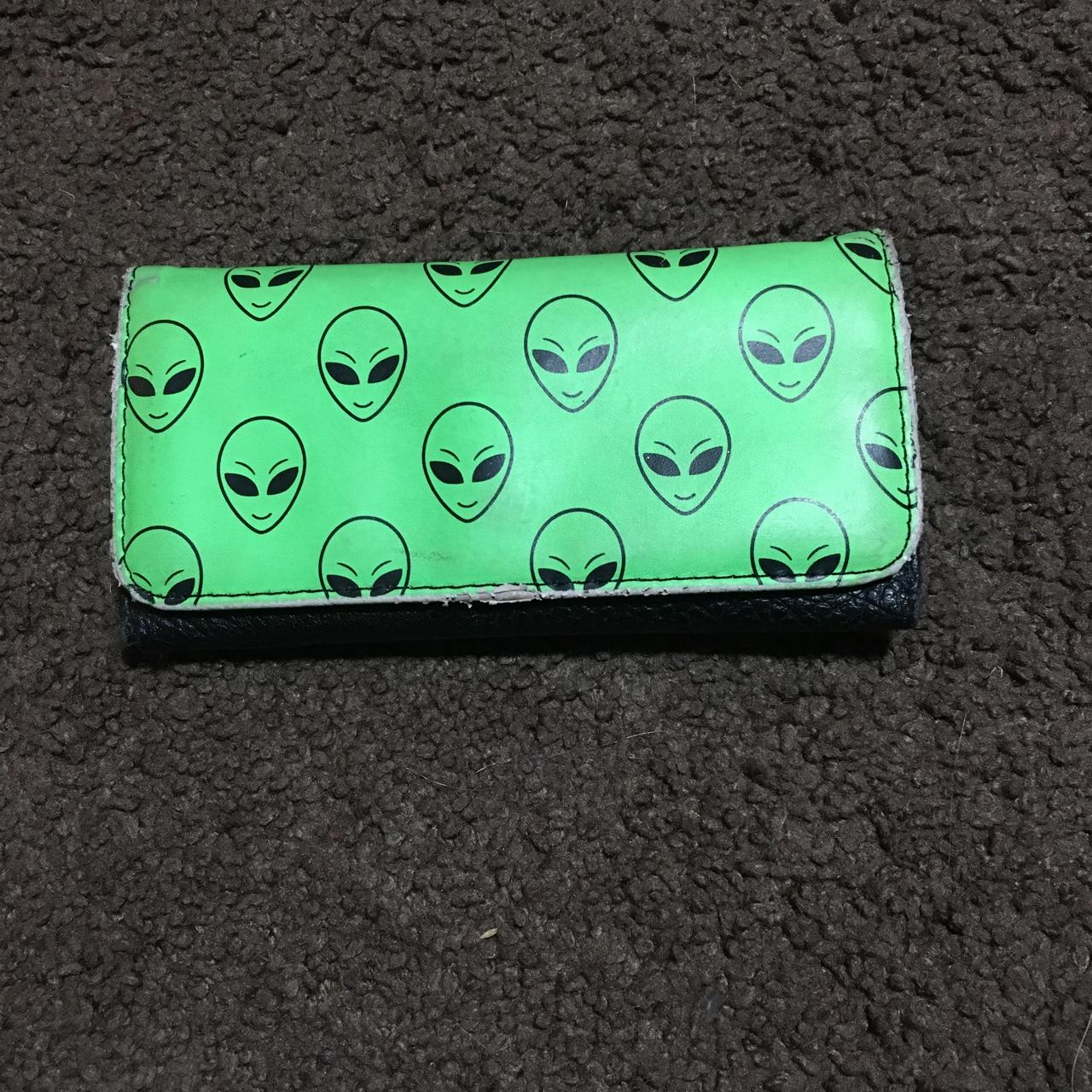 Alien wallet - Depop