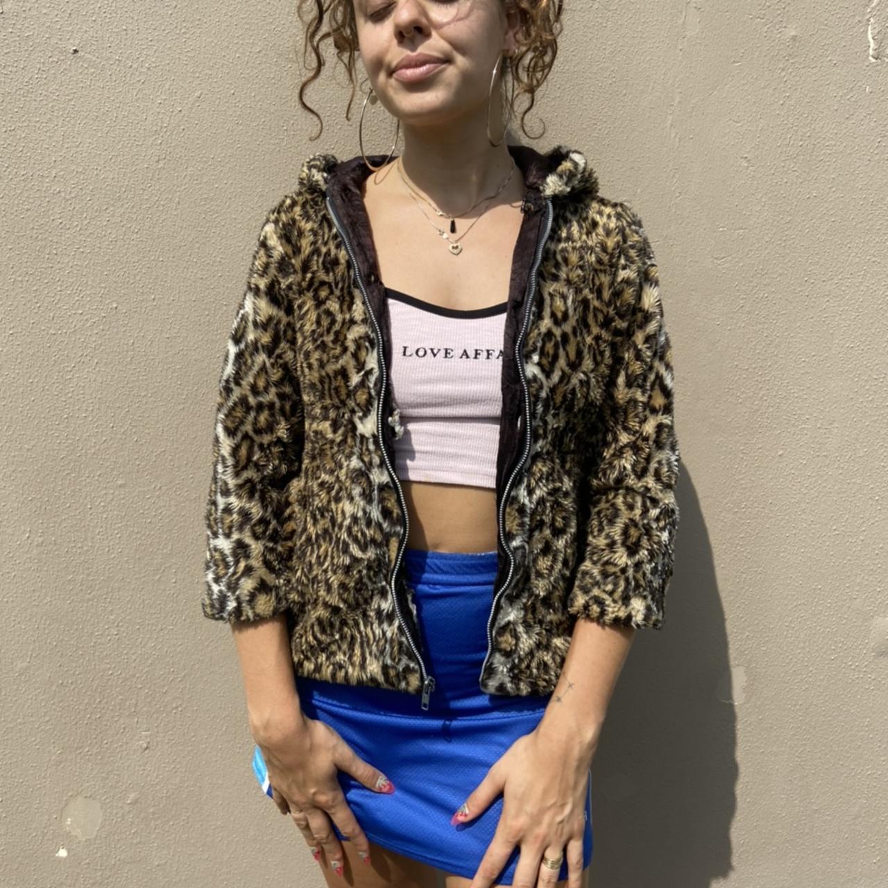 VINTAGE quarter sleeve cropped leopard print hoodie.... - Depop