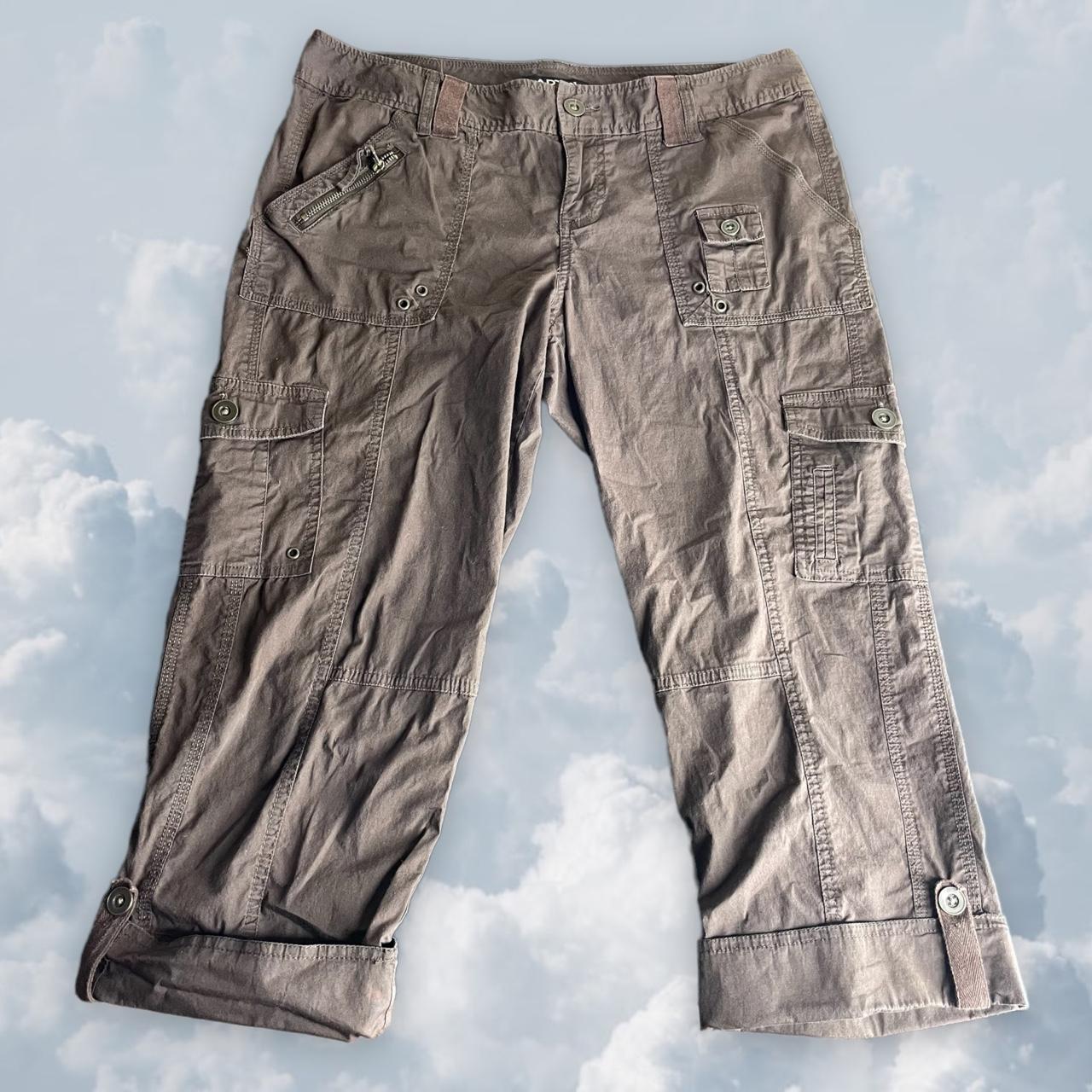 ★Vintage Y2K skater capri cargo pants! super cute,... - Depop