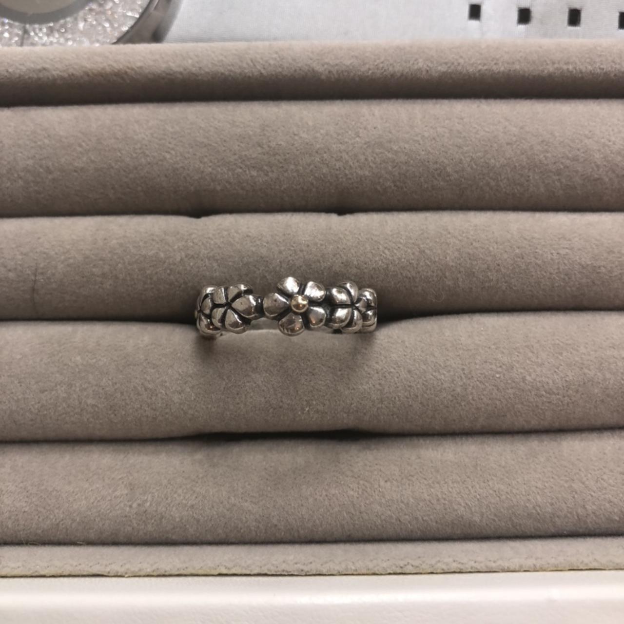 Pandora silver and gold OG discontinued daisy ring... - Depop
