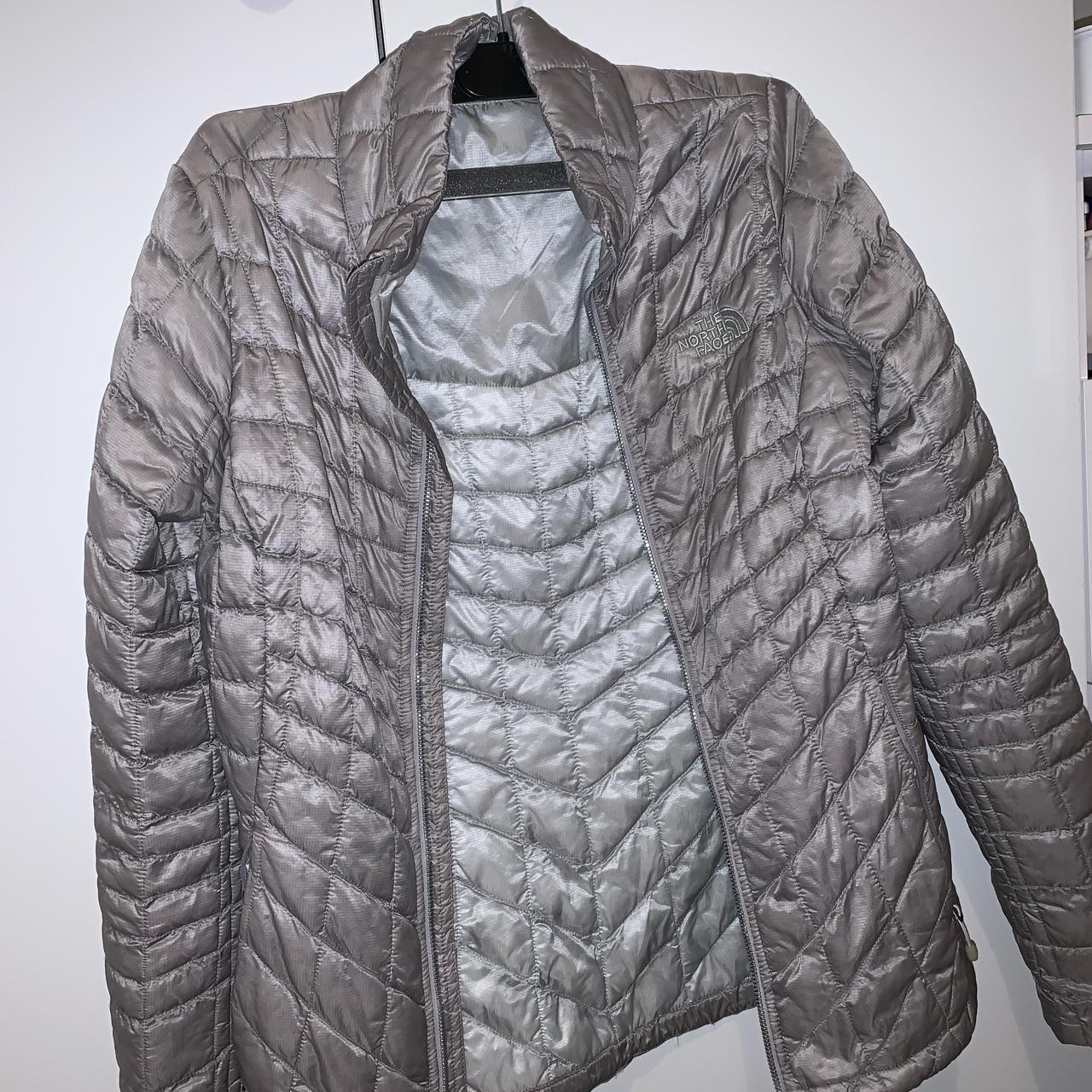 Grey north face coat / jacket Small rip on inside... - Depop