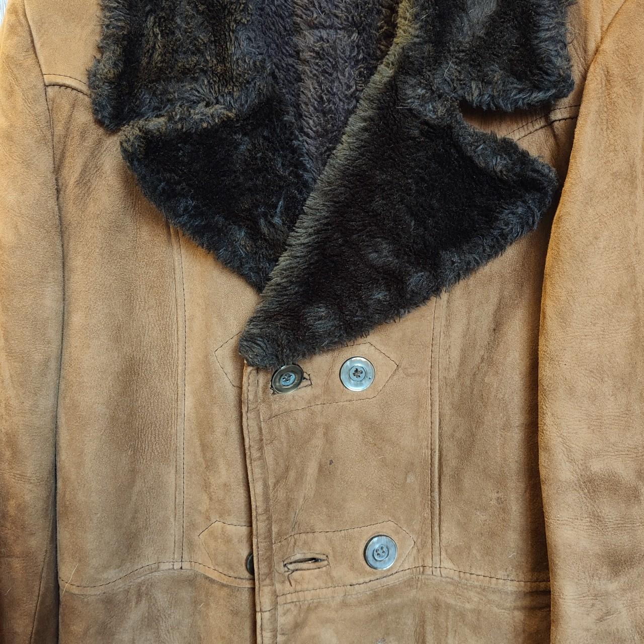 Giaccone vintage scamosciato colore beige,... - Depop