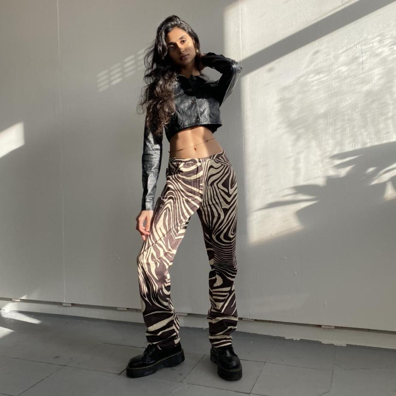 90s incredible swirl pattern... - Depop