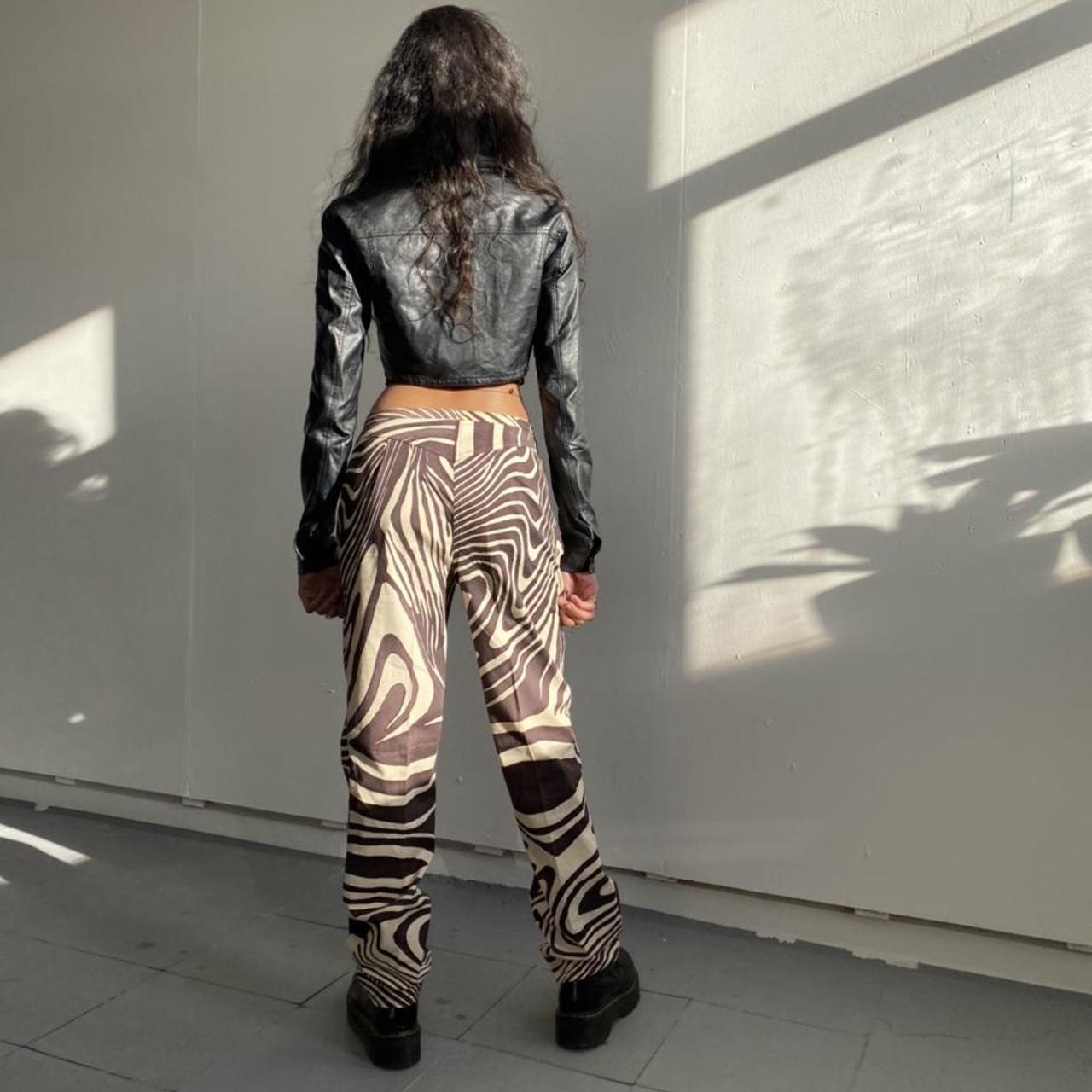 90s incredible swirl pattern... - Depop