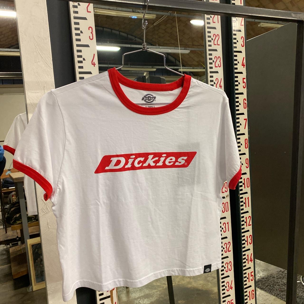 Tshirt Dickies vestibilita’ over, corta e larga.... - Depop