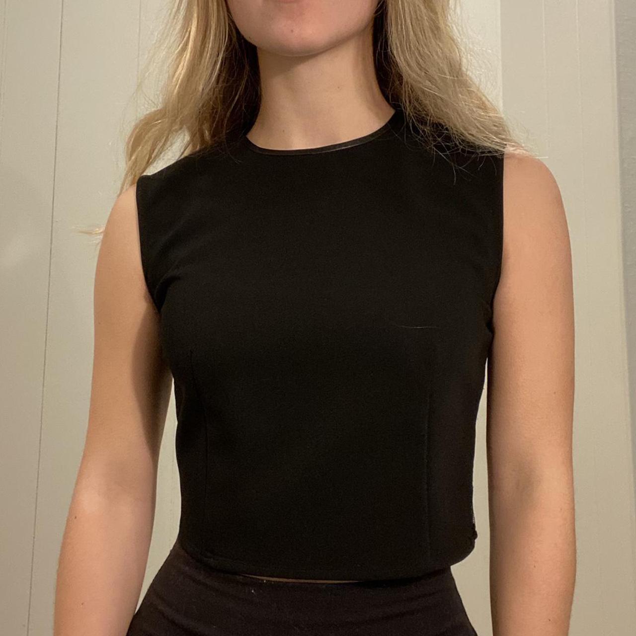 alice + olivia Women's Black Vest | Depop