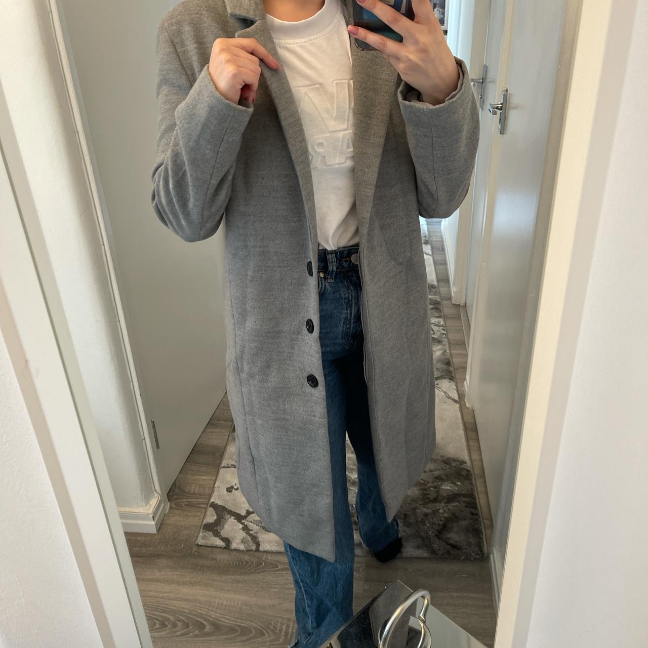 Size 8 long grey jacket - Depop