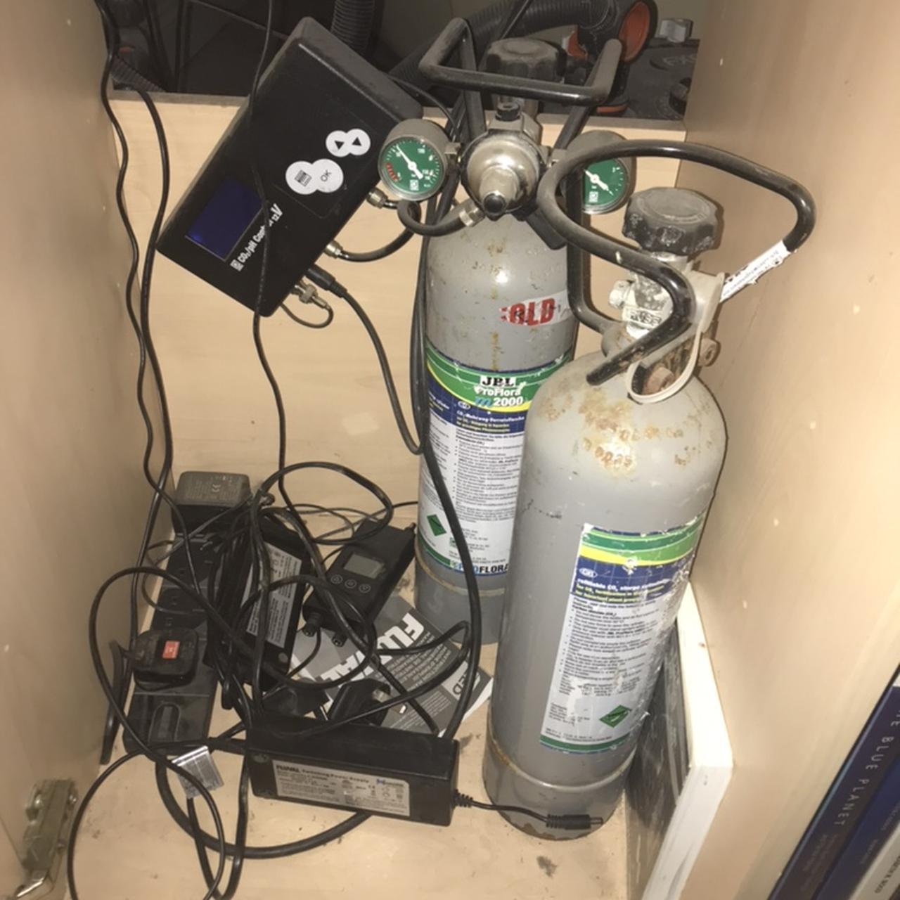 Rena 5ft L x 2ft D x 20”W, 500L fish tank and stand... - Depop