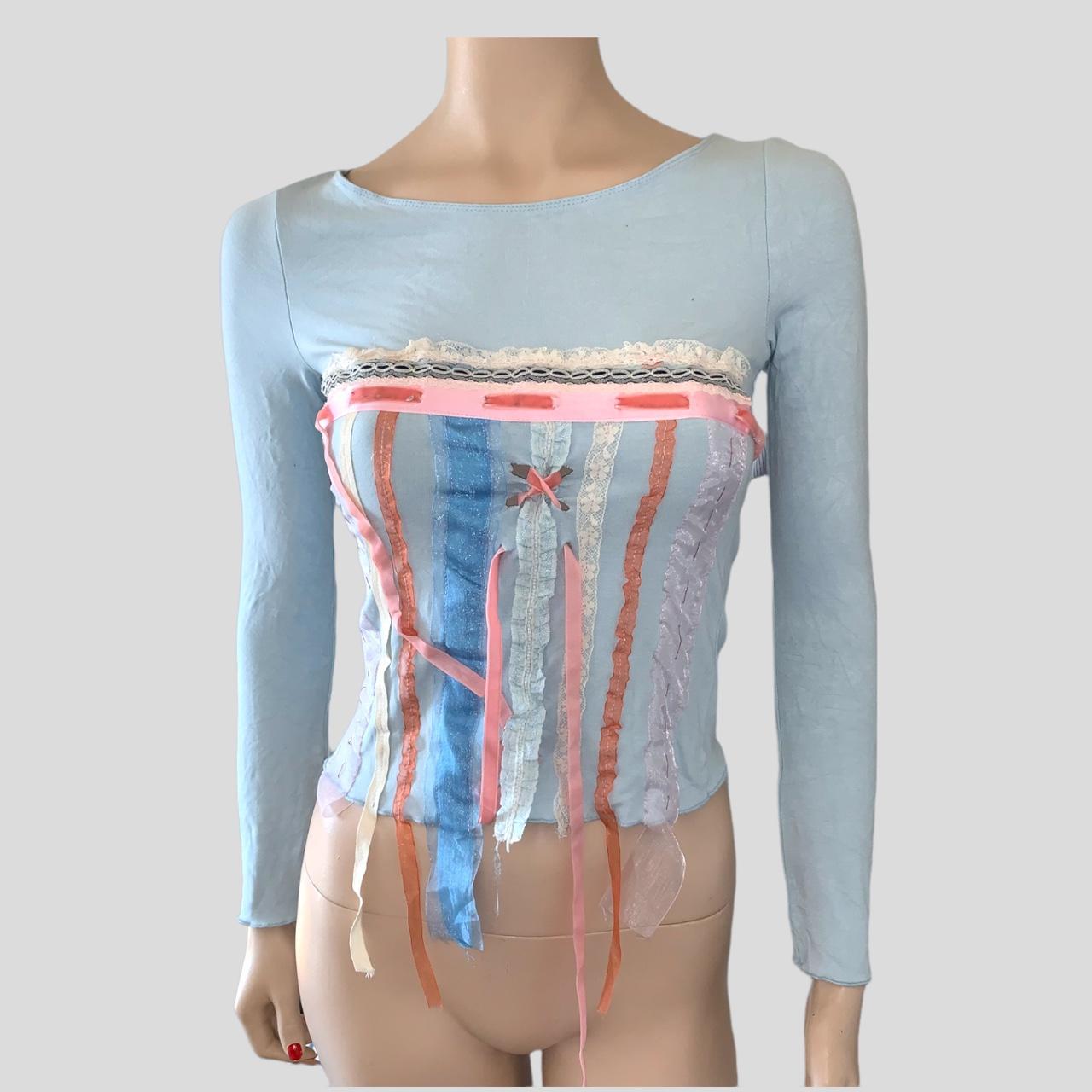 Really cute Y2K top Size s - Depop