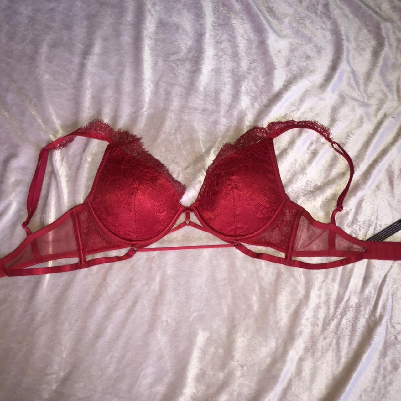 Victoria's Secret Women's Red Bra | Depop