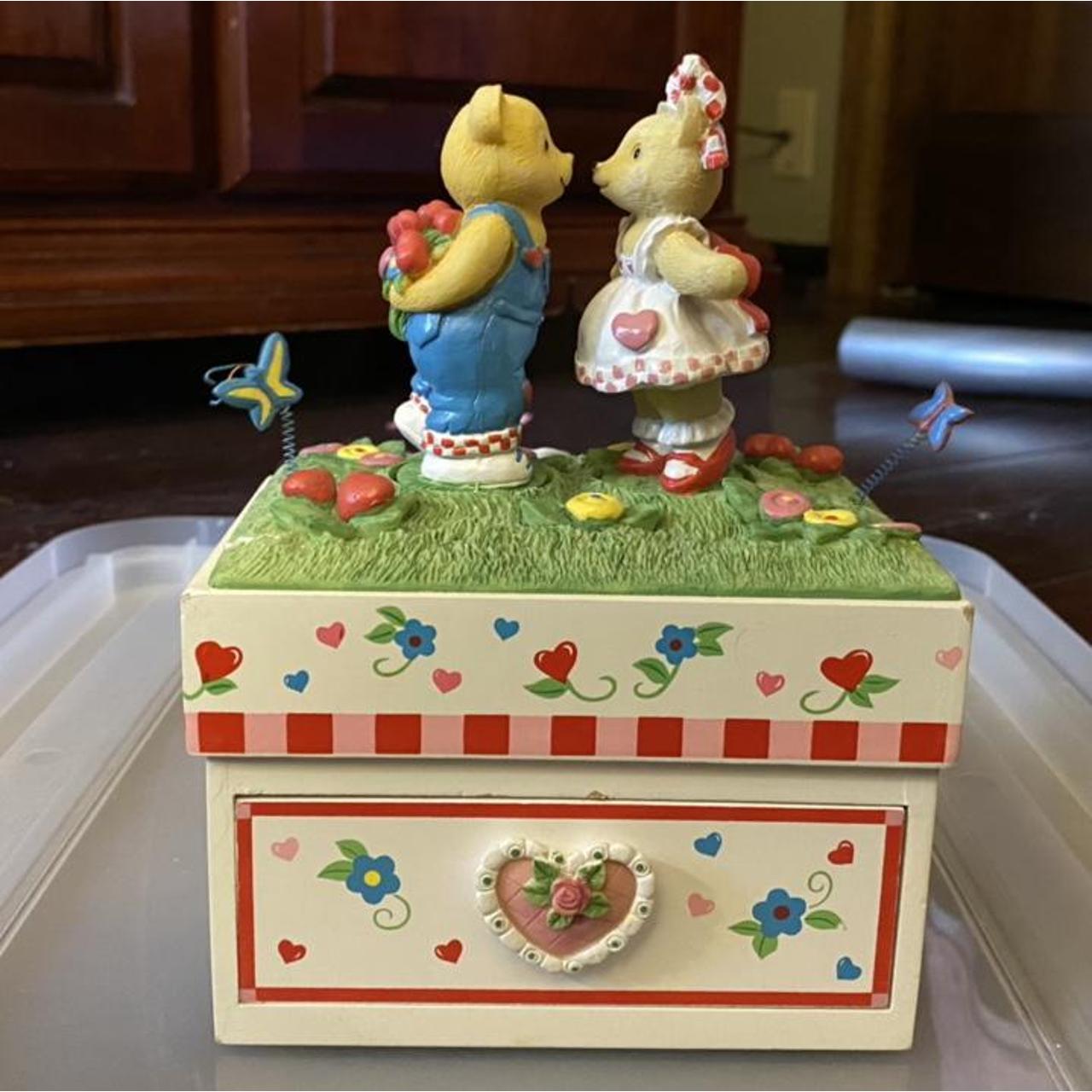 kissing bears jewelry music box from like 2002 great... - Depop