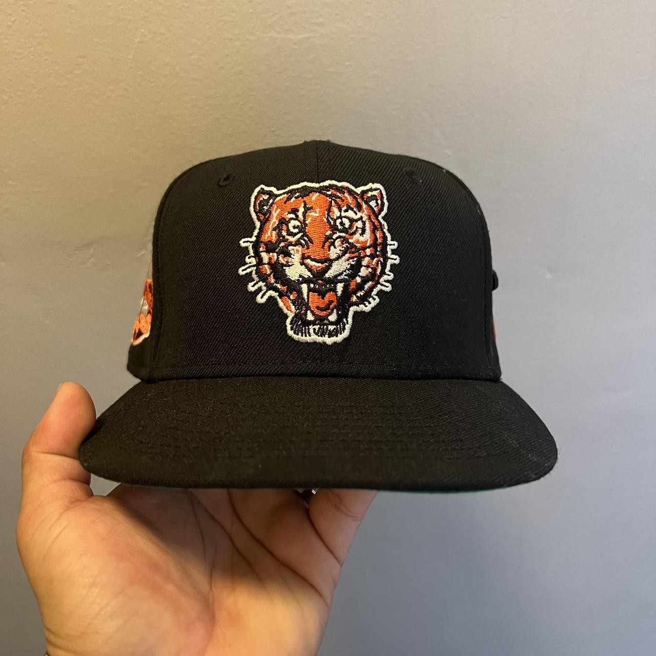 New era fitted Detroit tiger black dome w green uv 7... - Depop