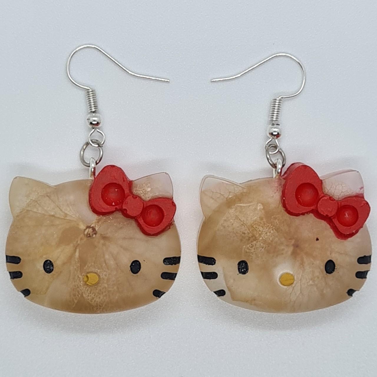 🐱 Handmade resin HELLO KITTY with REAL petals inside... - Depop