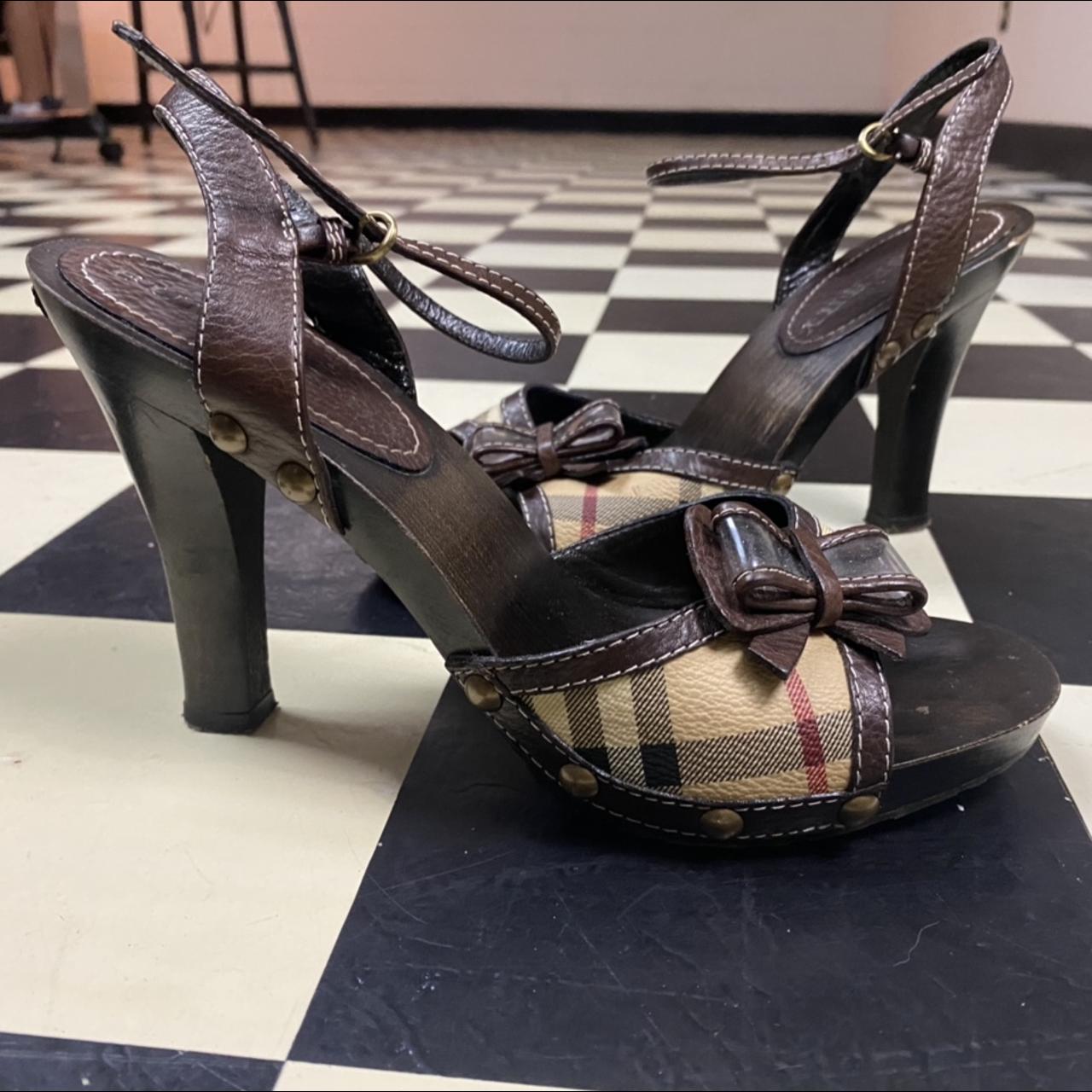 Vintage Burberry sandals, size 39 fit like a 6.... - Depop