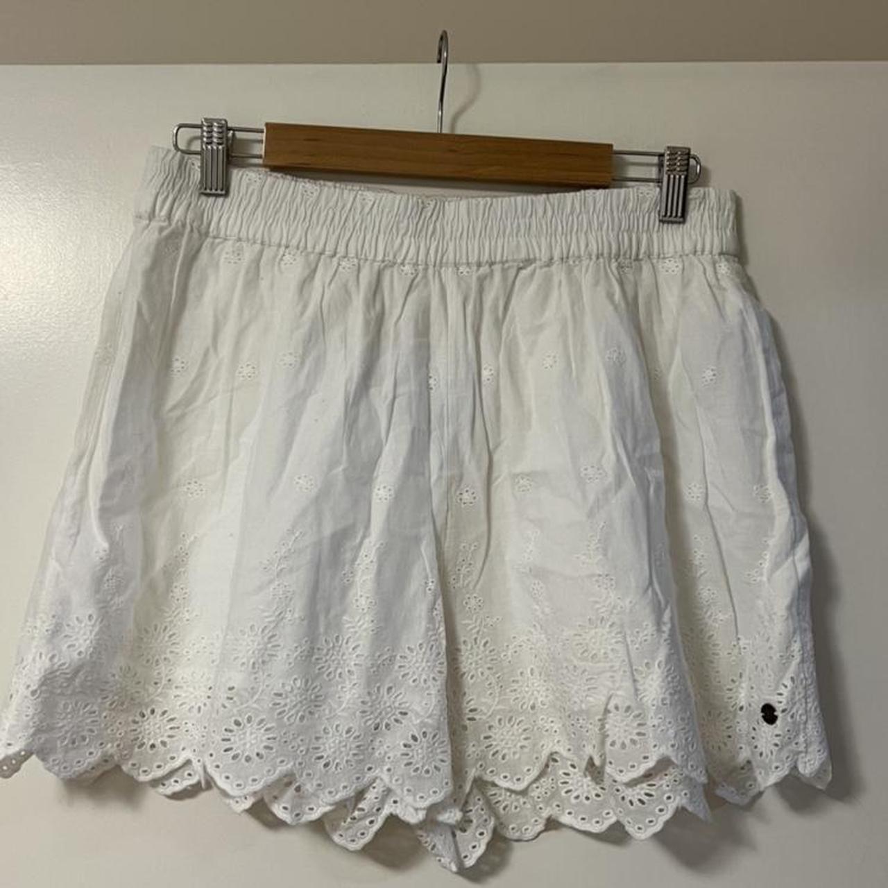 Roxy white flowy shorts with lace detail! Size L.... - Depop