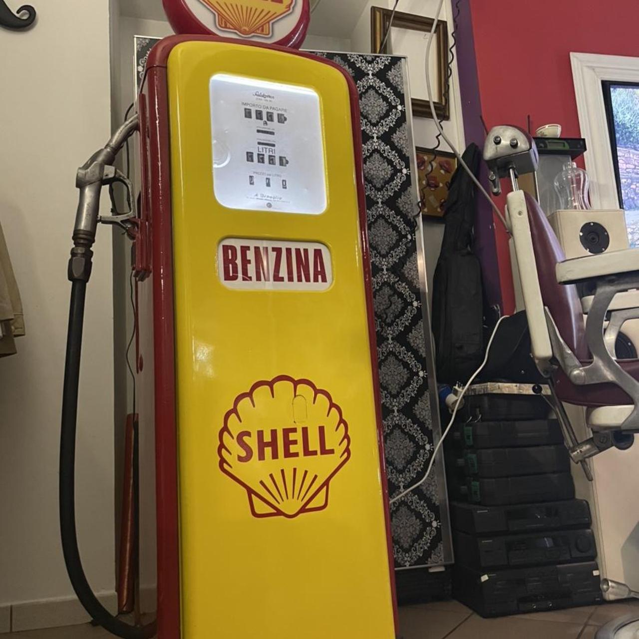 Pompa si benzina SHELL all’interno vuota viene... - Depop
