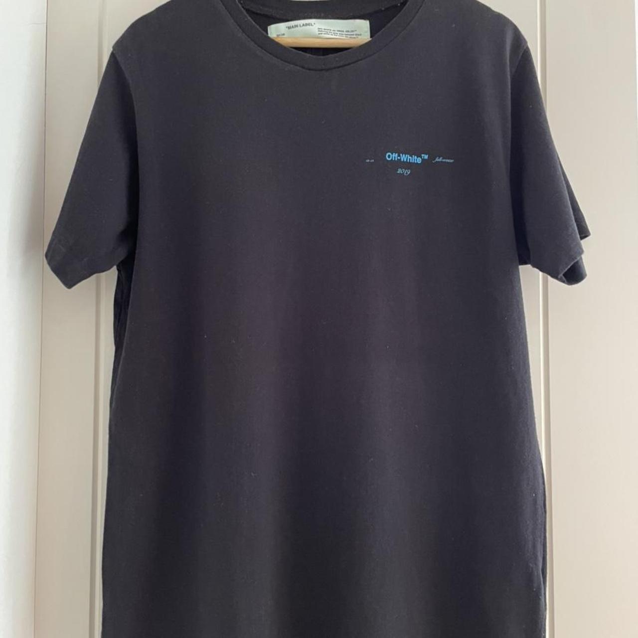 Off-White Gradient Arrow T-Shirt (Black)... - Depop