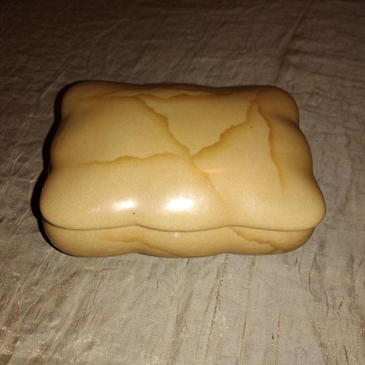 CUTE PORCELAIN TRINKET BOX. Rare find. Vintage Amita... - Depop