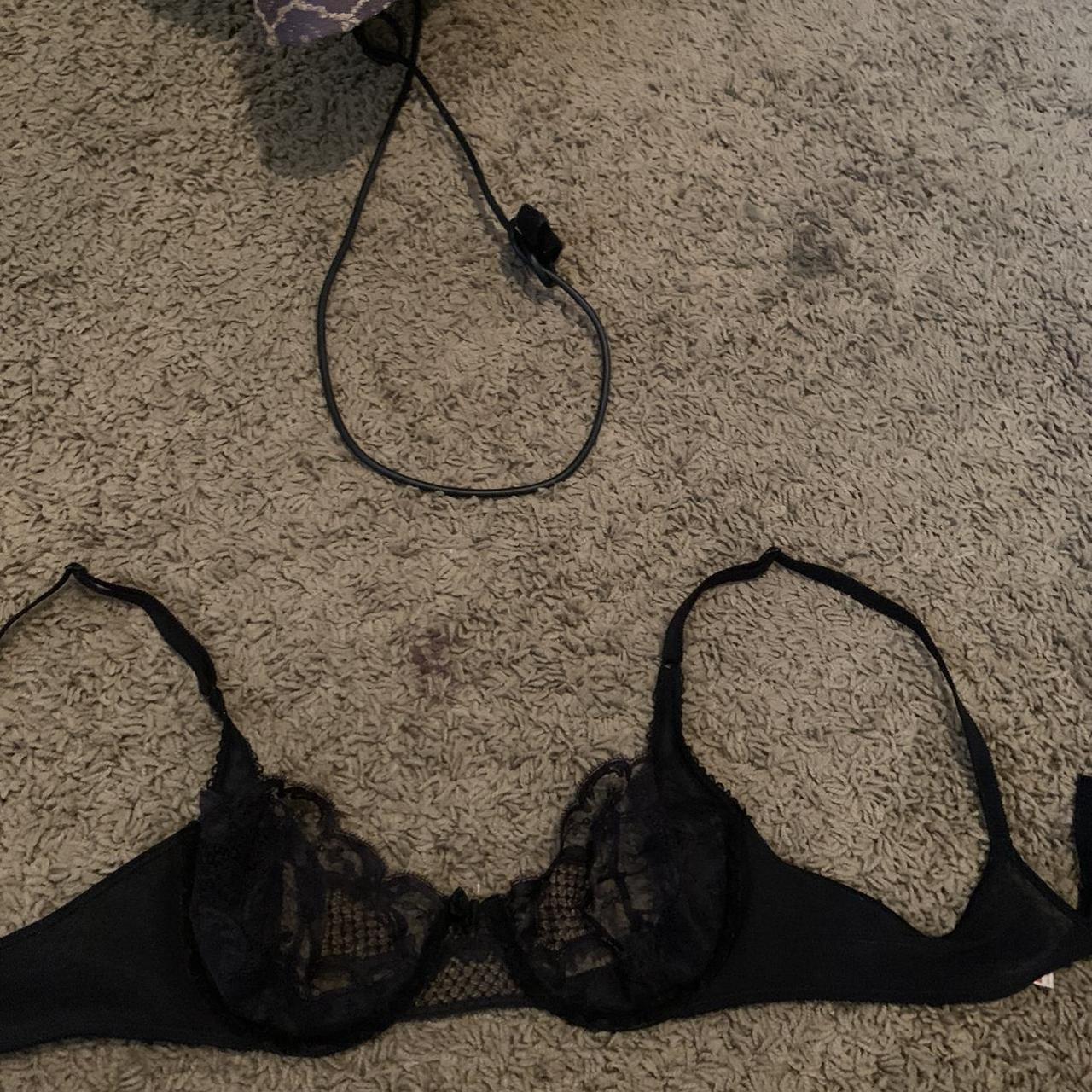 Black lace underwire bra Too big for me B cup size... - Depop